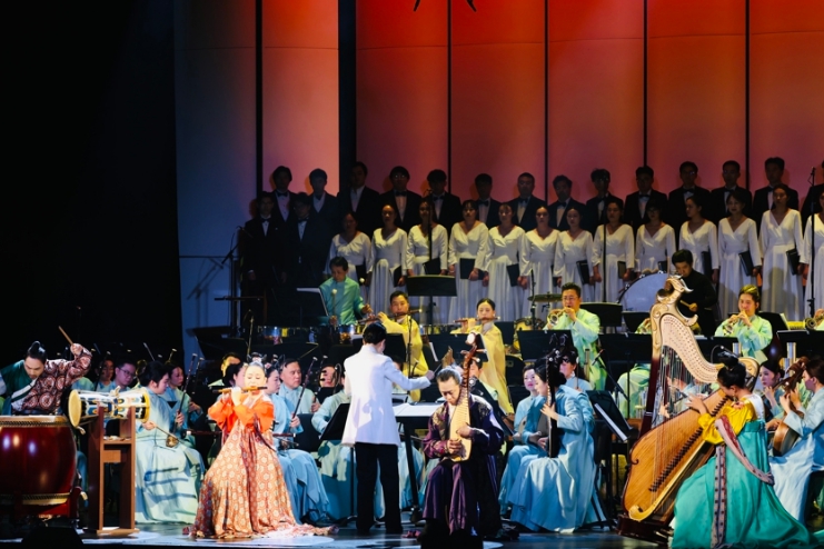 《诗的中国》在剧场中碰撞出动人火花 -- 上海热线